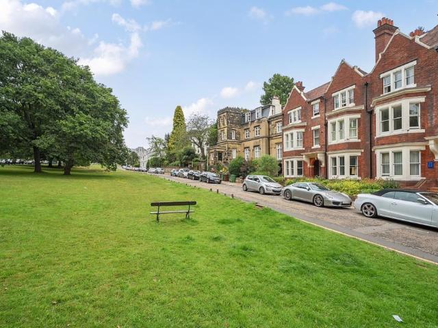 55 London Road Tunbridge Wells TN1 1 bed flat to rent £1,700 pcm £392 pw