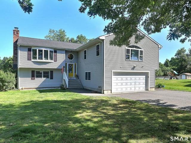 55 Londonderry Ln, Milford, CT 06460