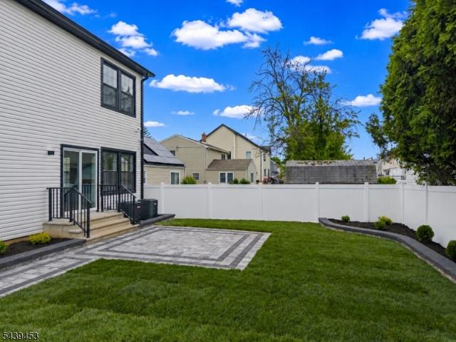 55 Long Hill Dr