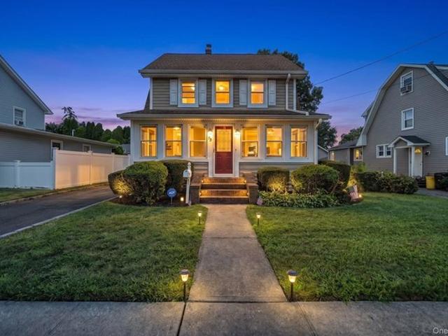 55 McKinley Ave, Hicksville, NY 11801