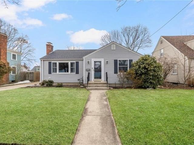 55 Mayflower Dr, Cranston, RI 02905