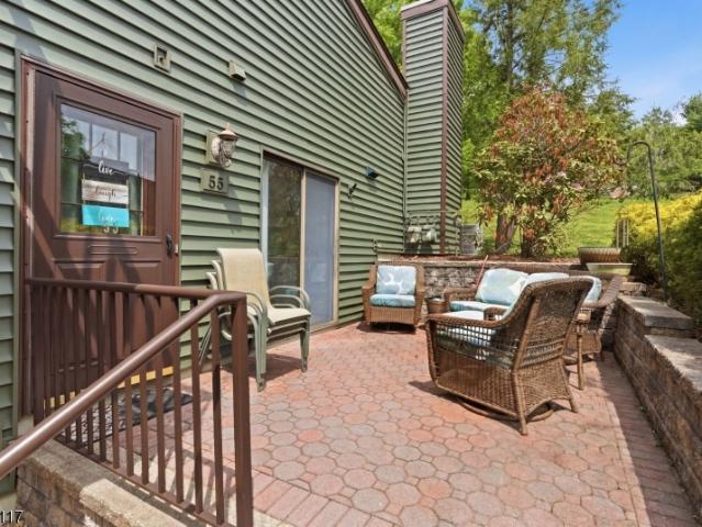 55 Meadowview Dr