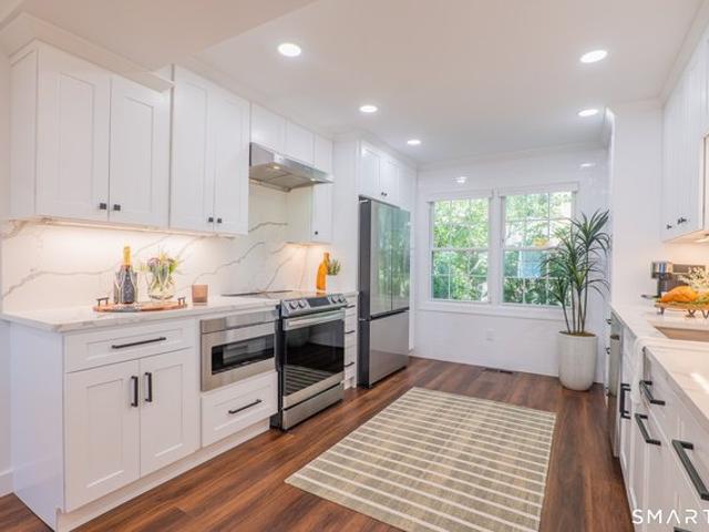 55 Mill Plain Rd Unit 28 6, Danbury, CT 06811