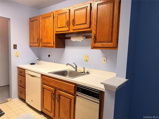 55 N Broadway 1 12