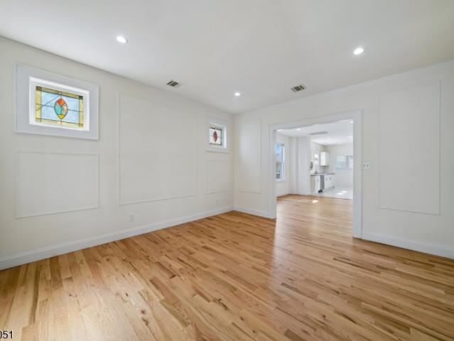 55 Naden Ave