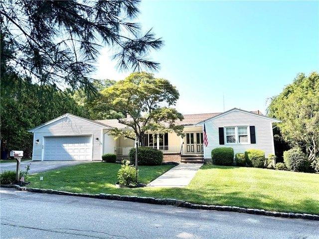 55 Nightingale Ave, Warwick, RI 02889