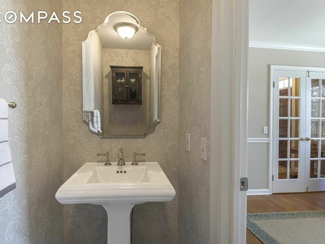 55 Overlook Dr, Ridgefield, CT