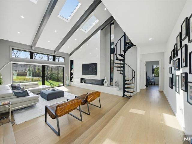 55 Oxford Drive