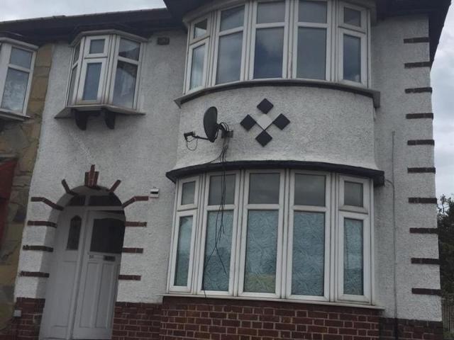 55 Park Avenue, Hangerlane NW10 Studio to rent £1,150 pcm £265 pw