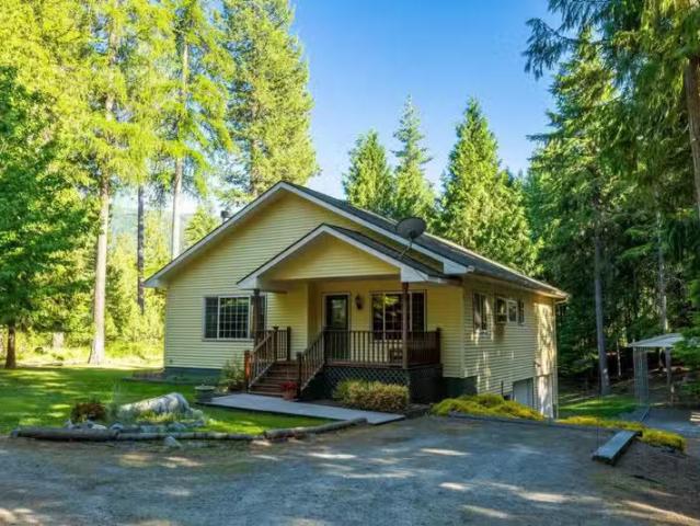 55 RANGER RD, NAPLES, ID 83847 Single Family Residence For Sal.