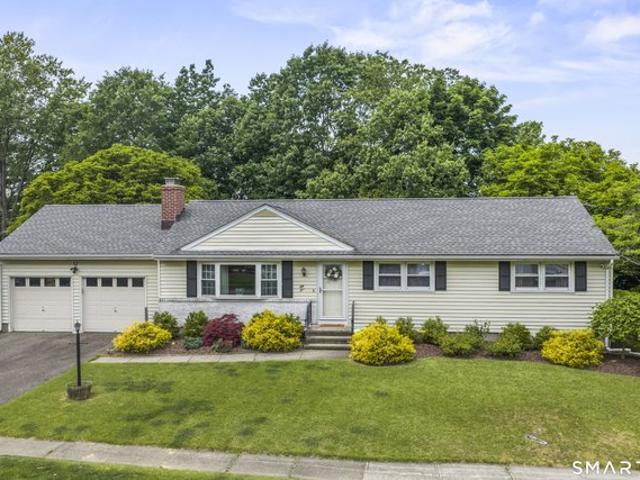 55 Ridgefield Dr, Stratford, CT 06614