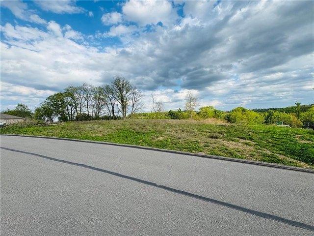 55 Ridgewood Dr, McDonald, PA 15057