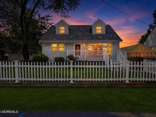 55 Rosewood Dr, Keyport, NJ 07735
