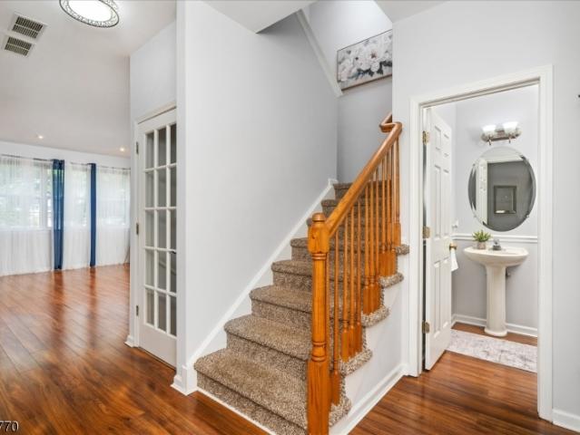 55 Scarlet Oak Dr