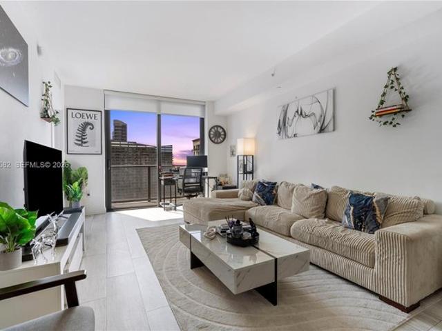55 SW 9th St Apt 3005, Miami, FL 33130