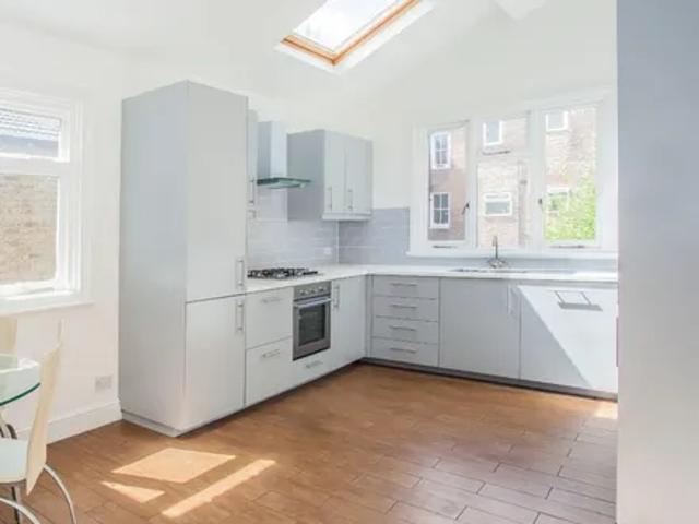 55 Starfield Road, London, W12 9SN, United Kingdom | 3 bed apartment for rent #168128870 | Rentberry