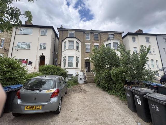 55d Selhurst Road London SE25 5QB 2 bed flat to rent £1,450 pcm £335 pw