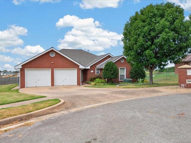 5604 Steeper Dr, Bartlesville, OK 74006