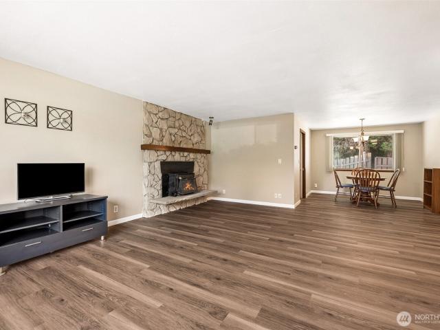 5604 18th Court NE