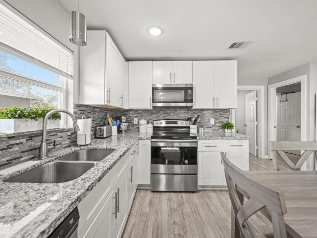 5605 Colfax St, Houston, TX 77020 | MLS #58390