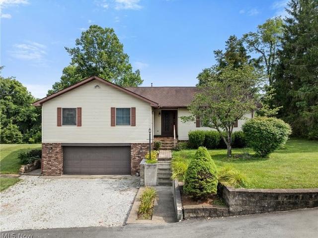 56062 Governor Dr, Bellaire, OH 43906