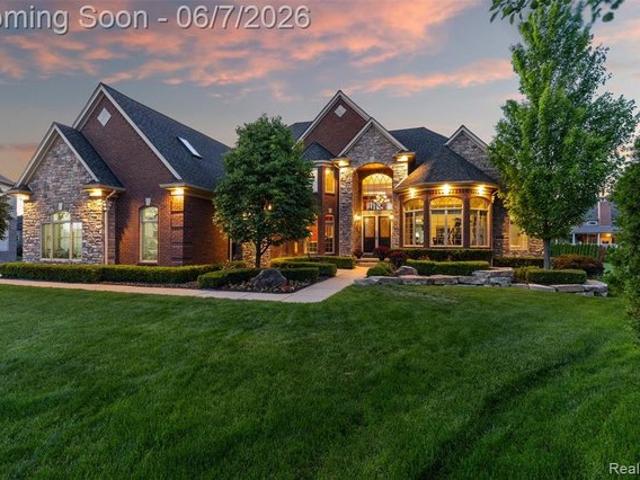 56074 Lario Ct, Macomb Township, MI 48042