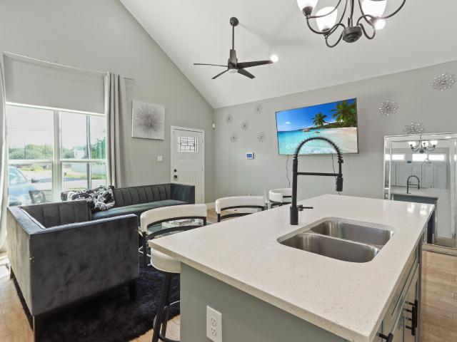 5607 Bacher St, Unit B, Houston, TX 77028 | MLS #21335