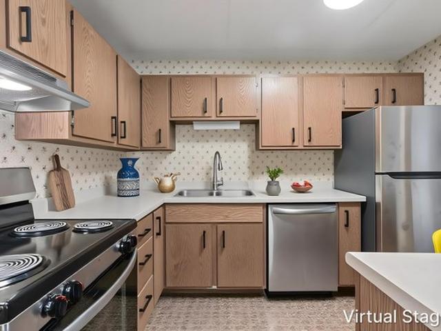 5607 Green Circle Dr Apt 107, Hopkins, MN 55343