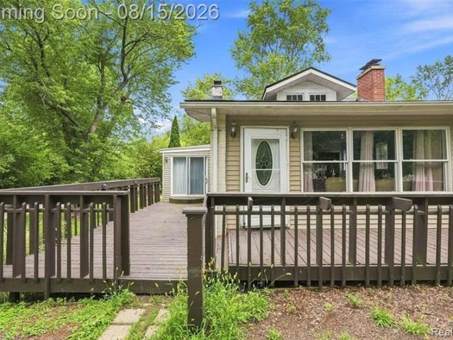 5607 Loveland St, West Bloomfield Township, MI 48322