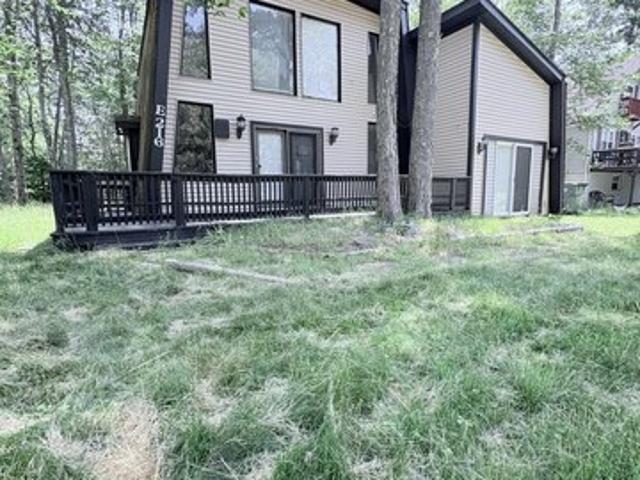 5607 Pembrook Dr, Tobyhanna, PA 18466