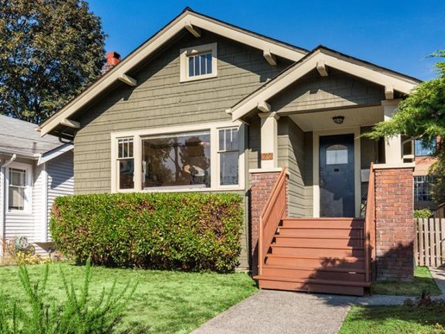 5608 Brooklyn Ave NE, Seattle, WA 98105