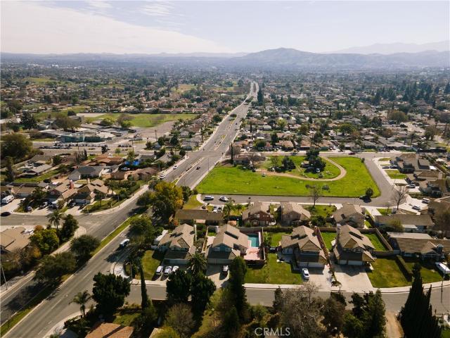 5608 La Sierra