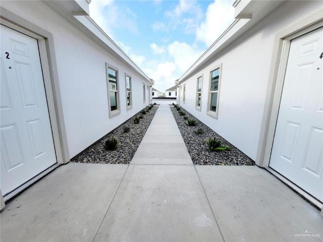 5608 Sandpiper Avenue 1