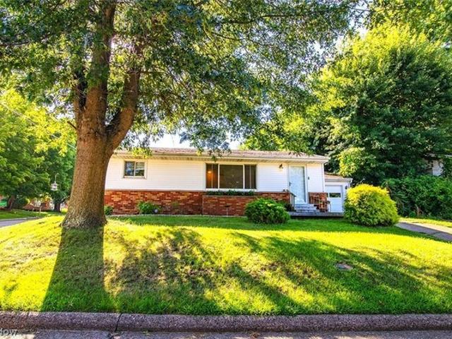 5608 6th Ave, Vienna, WV 26105