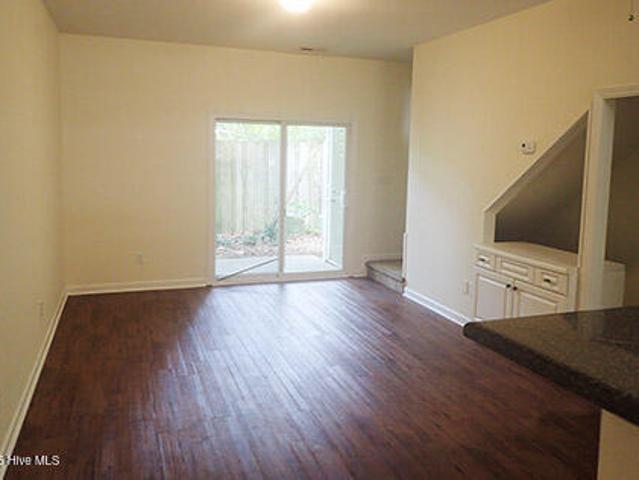5609 Moss Vine Place