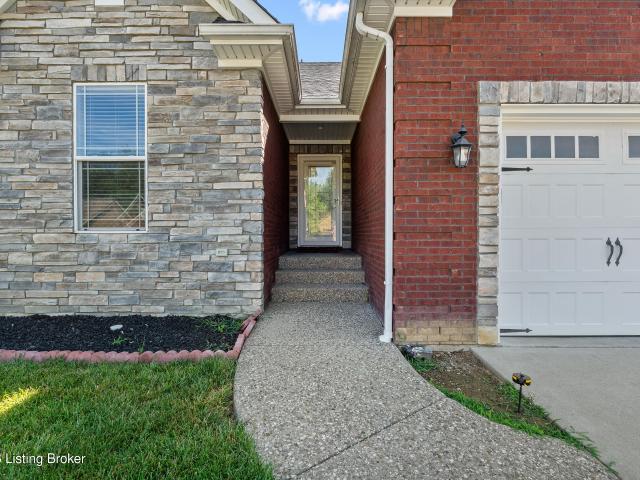 5609 Buckthorne Dr