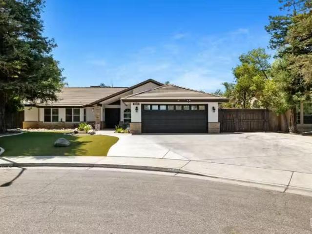 5609 BAYBERRY AVE, BAKERSFIELD, CA 93308 Single Family Residen.