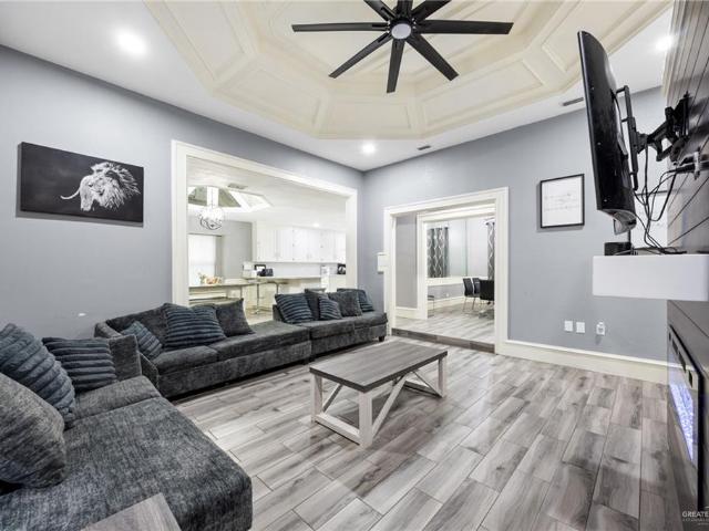 5609 Cowboys Circle