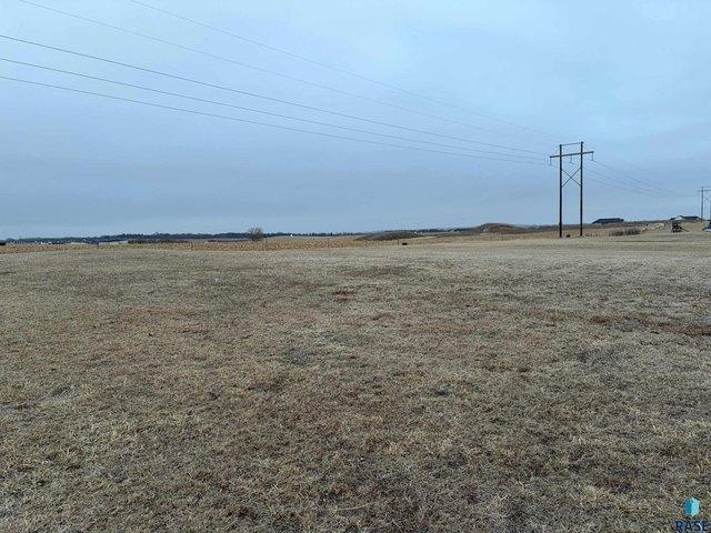 5609 E Chandler Dr, Sioux Falls, SD 57110