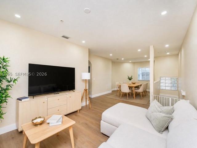 5600 NW 114th Pl Apt 209, Doral, FL 33178