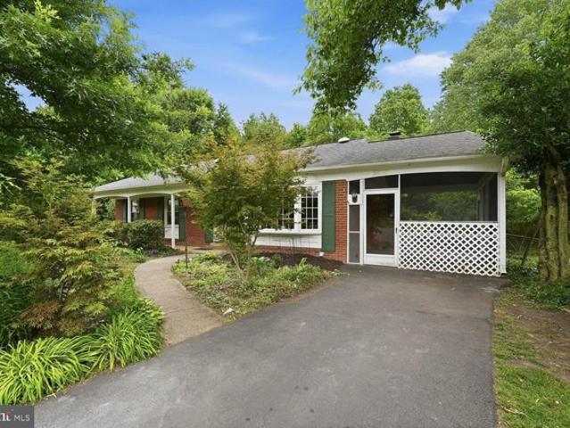 5600 Farmwood Ct, Alexandria, VA 22315