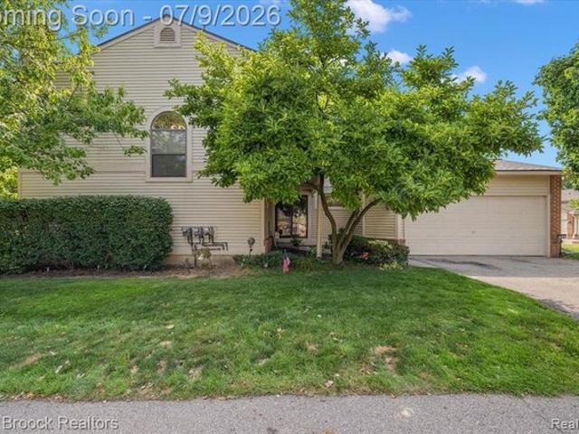 5601 Drake Hollow Dr W, West Bloomfield Township, MI 48322