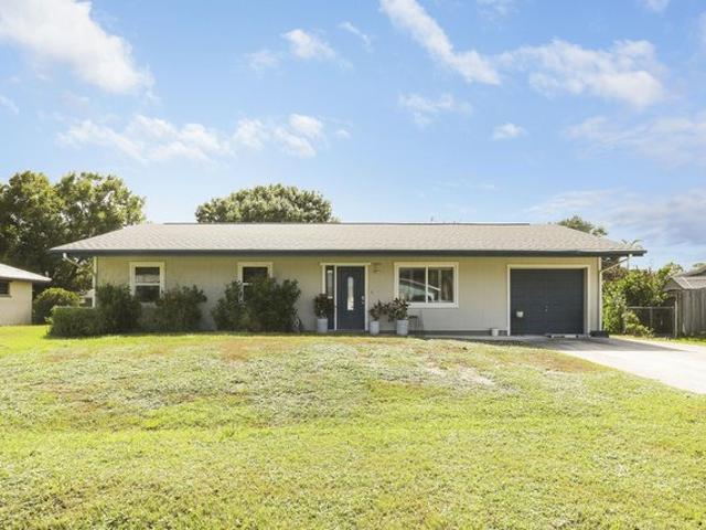 5601 Palm Dr, Fort Pierce, FL 34982