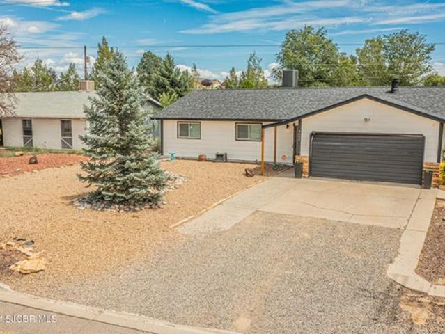 5602 Arroyo Dr, Farmington, NM 87402