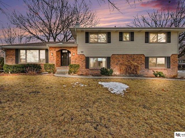 5603 Oak Hills Dr, Omaha, NE 68137
