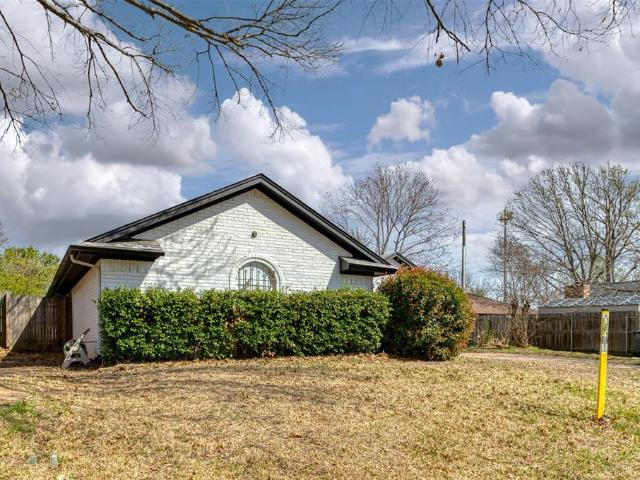 5603 Fireside Dr, Arlington, TX 76016 | MLS #21231