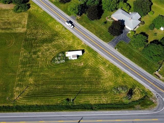 5603 Stone Rd, Lockport, NY 14094