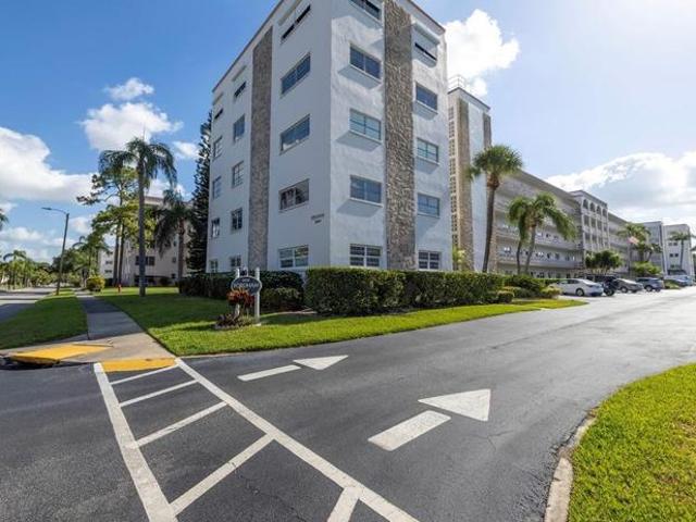 5603 80th St N #401, Saint Petersburg, FL 33709