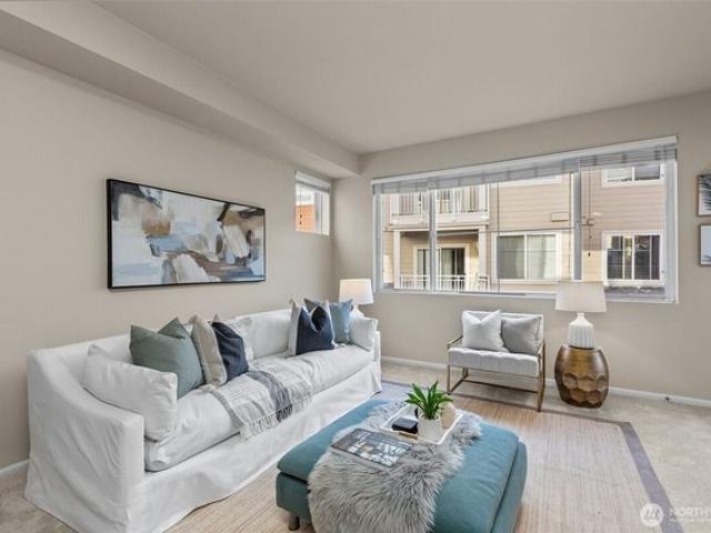 560 225th Ln NE Apt B202, Sammamish, WA 98074