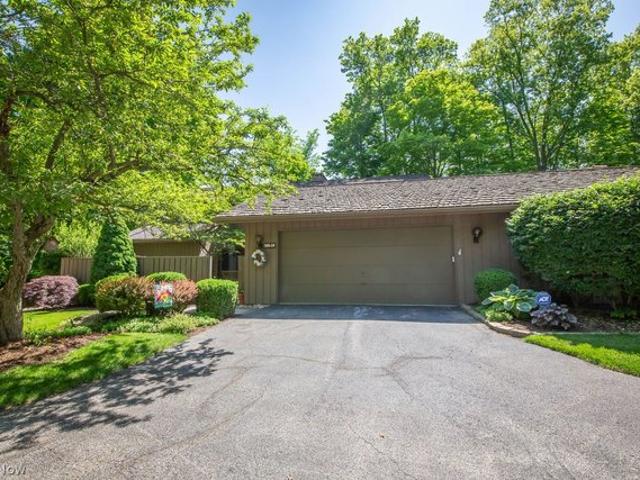 560 24 Russet Woods Ln, Aurora, OH 44202
